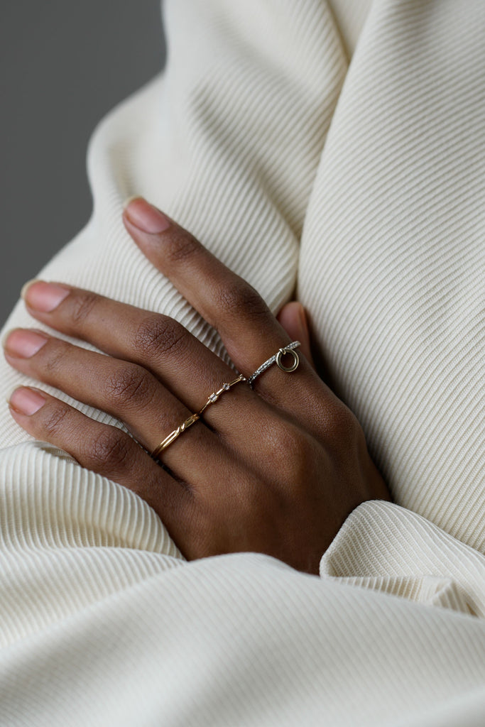 Solid Gold Band Rings: A Guide | Otiumberg